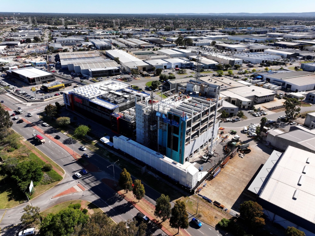 iTWire - Multiplex ‘tops out’ stage 2 of NEXTDC’s new $110m Perth data ...