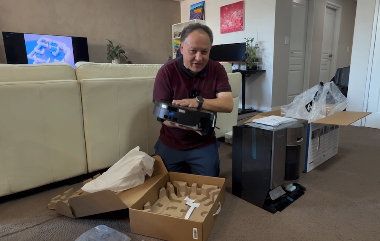 iTWire - Unbox + set-up video review: Ecovacs' new Deebot X11 ...
