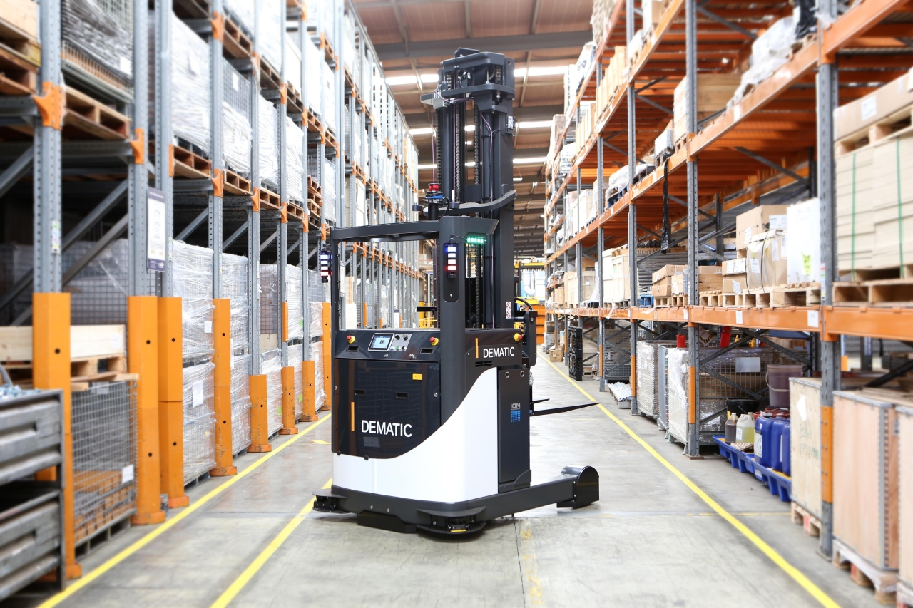 iTWire - Dematic Expands Range of AGV models with new RTS 120 Reach ...